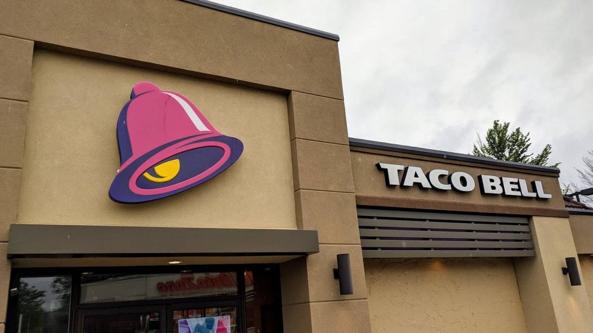 Is there a Taco Bell in London or the UK? (2024) - girl gone london