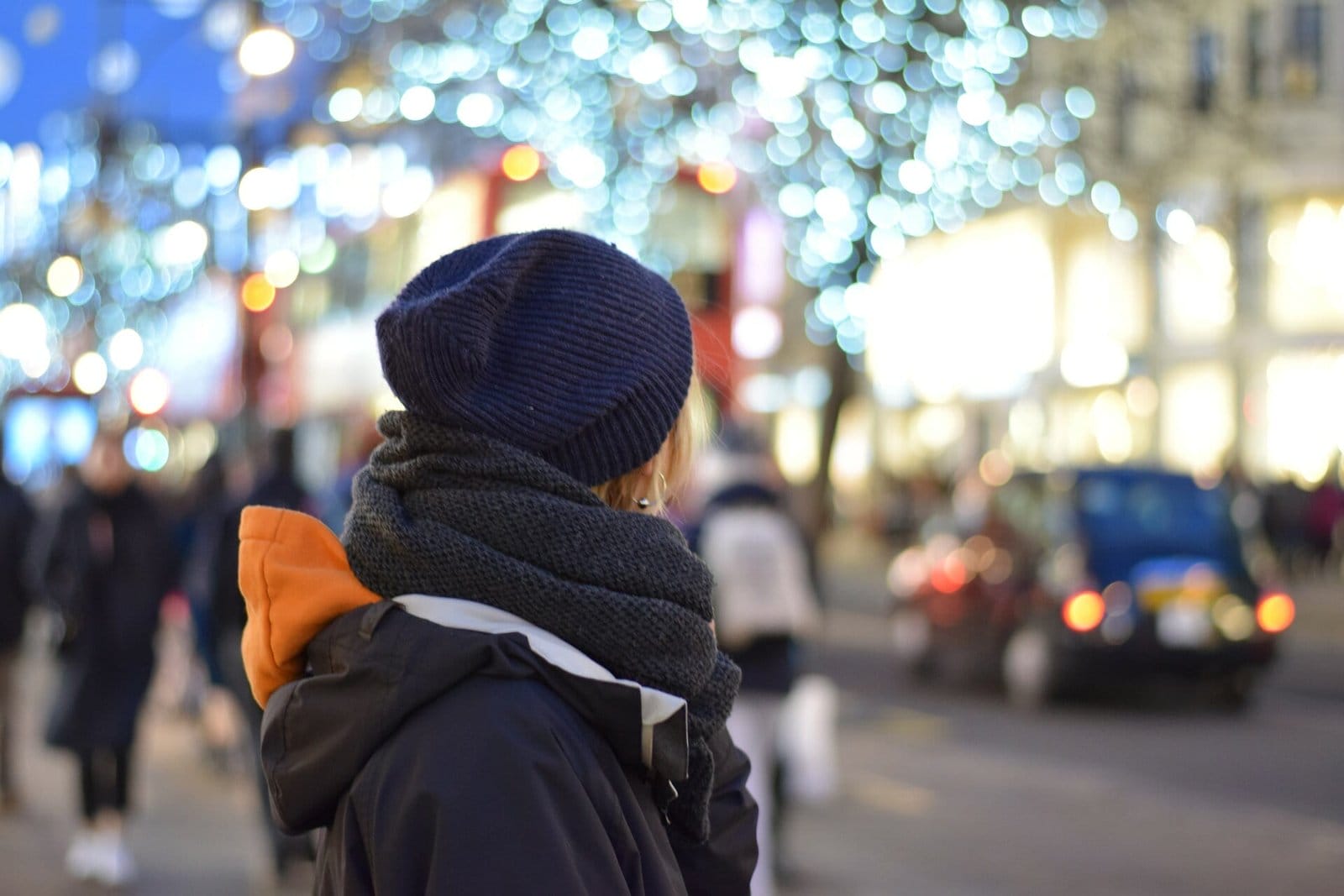 (Exactly) What to Wear in London: How to Dress Like a Londoner - girl ...
