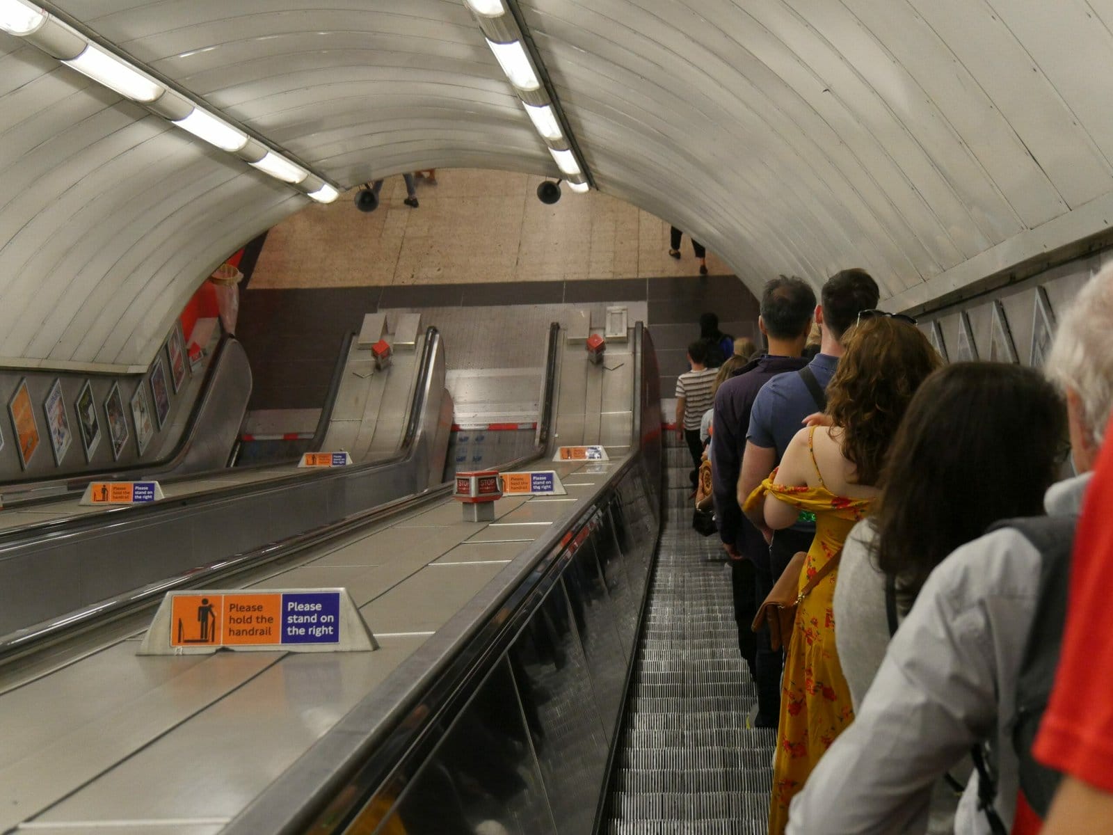 How to Use the Tube in London: an easy guide for visitors (2024) - girl ...