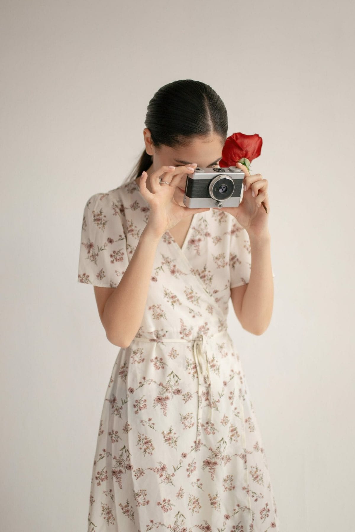 (Exactly) What to Wear in London: How to Dress Like a Londoner - girl ...