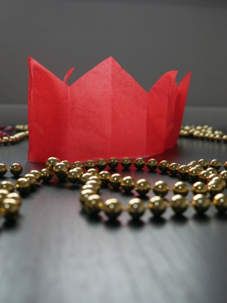 How to Make Homemade Christmas Crowns (easy!) - girl gone london