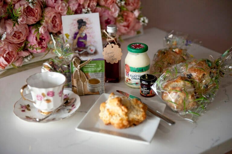 17 Very British Gifts for Anglophiles (perfect!) - girl gone london