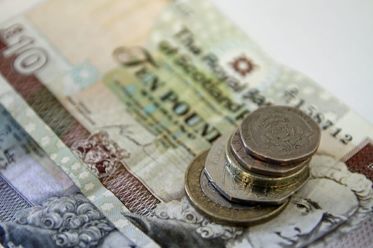 Money in the UK: How to Pay for Things in London and the UK (2024 ...