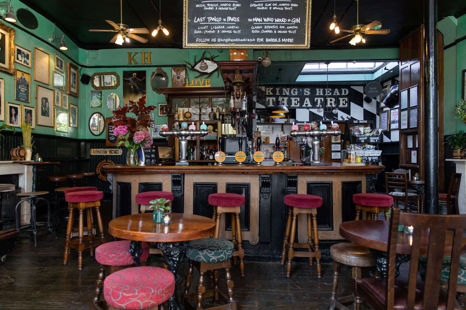 15 Best London Pub and Pub Crawl Tours (2024) - girl gone london