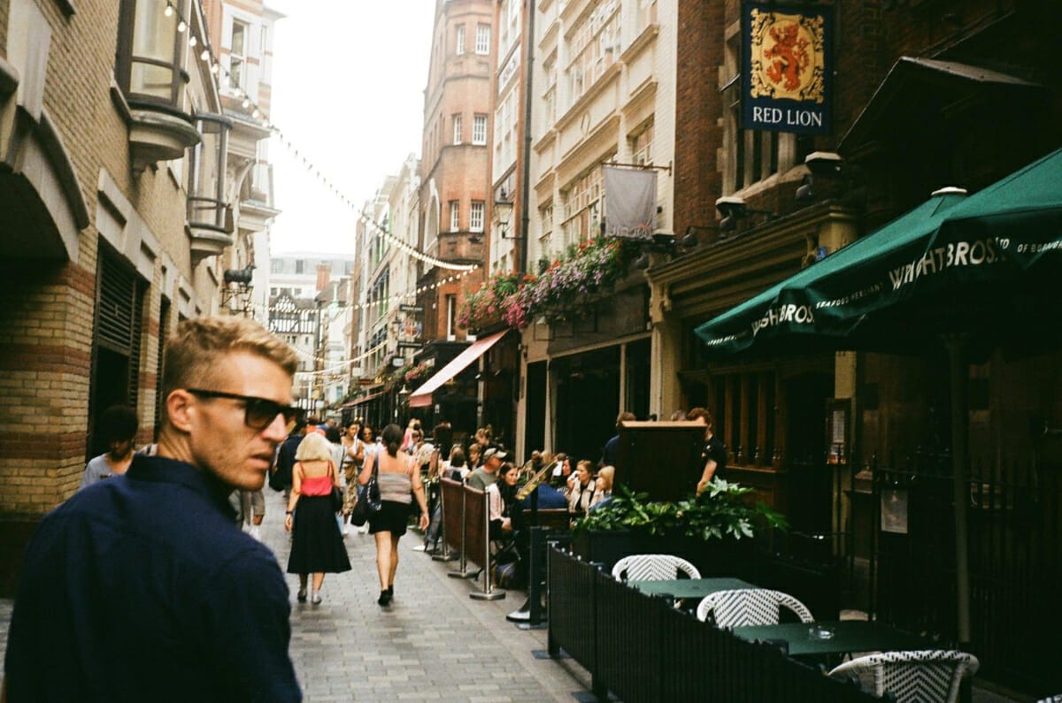 15 Best London Pub and Pub Crawl Tours (2024) - girl gone london
