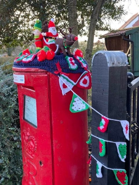 Knitted Postbox Toppers: history of the UK's quirkiest pastime - girl ...