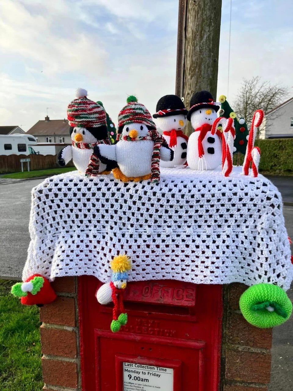 Knitted Postbox Toppers: history of the UK's quirkiest pastime - girl ...
